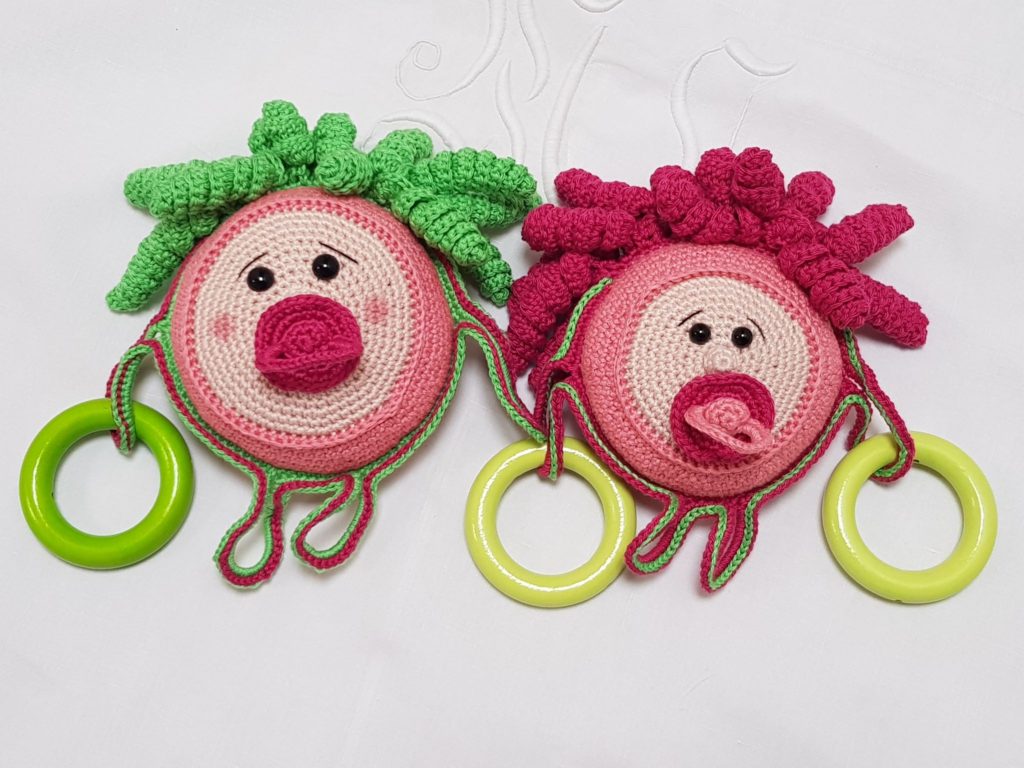 Opskrift på hæklet Baby rangle | Emanladesign